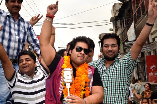 StarGaze: 'Indian Idol 6' winner Vipul Mehta returns home & more