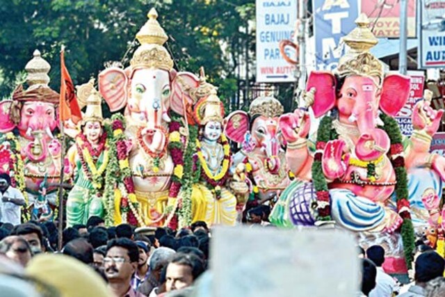 Chennai: Grand farewell for 1,450 Vinayakas - News18