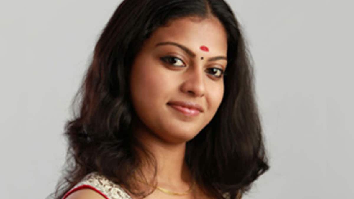 Actress Anushree starts shooting for her next film - News18