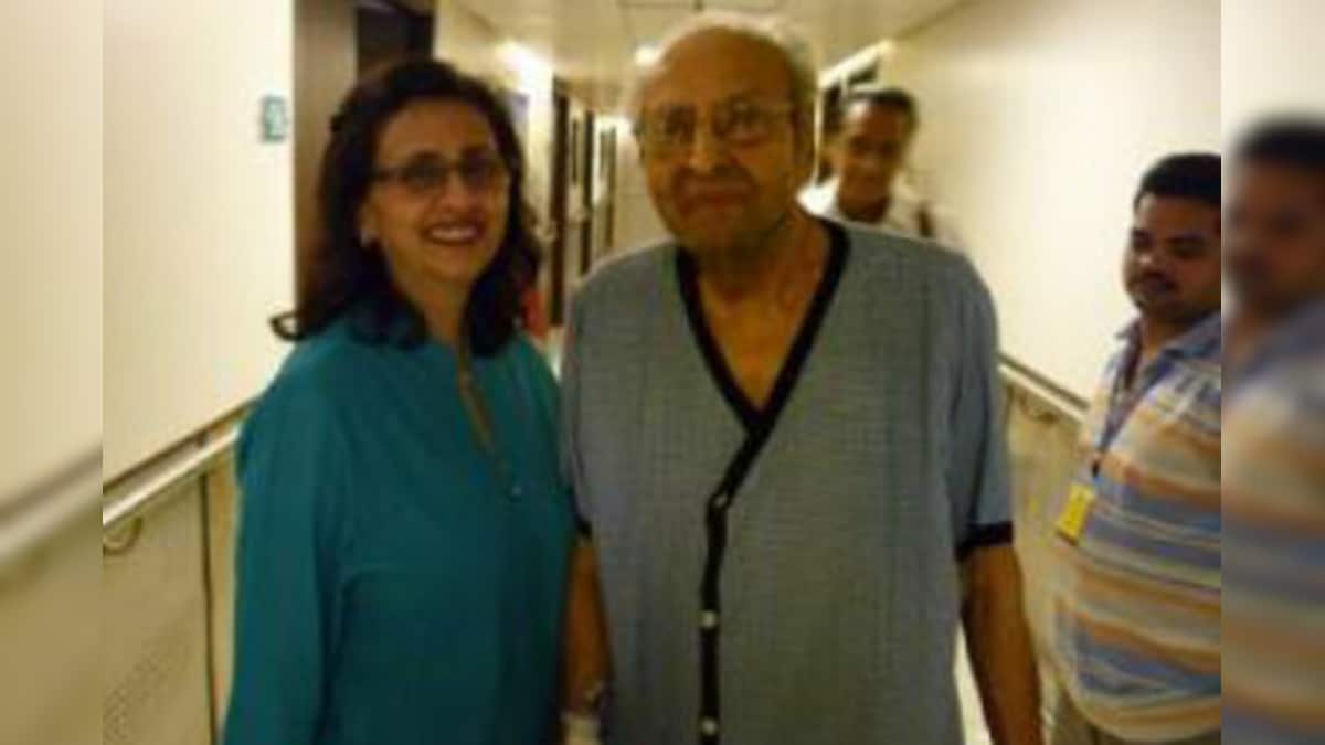 Snapshot: Pran is seen inside the hospital - News18