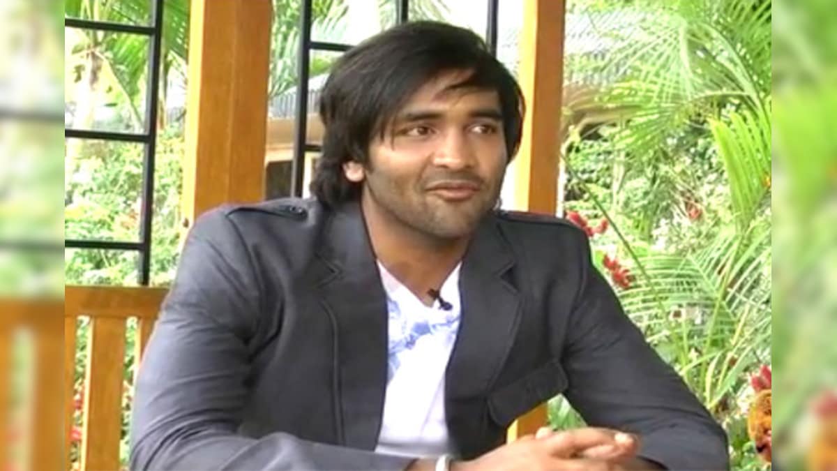 Brahmin protestors mob Vishnu Manchu, raise slogans - News18