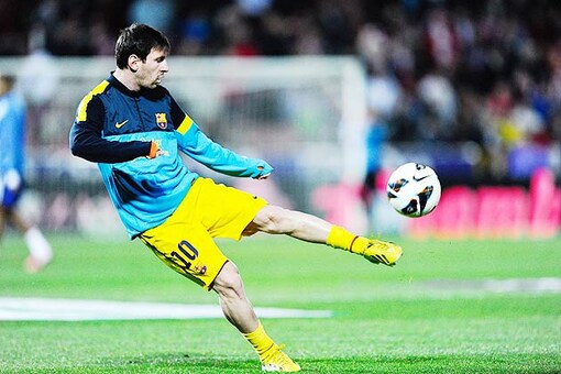 Watch: Lionel Messi playing cricket - News18