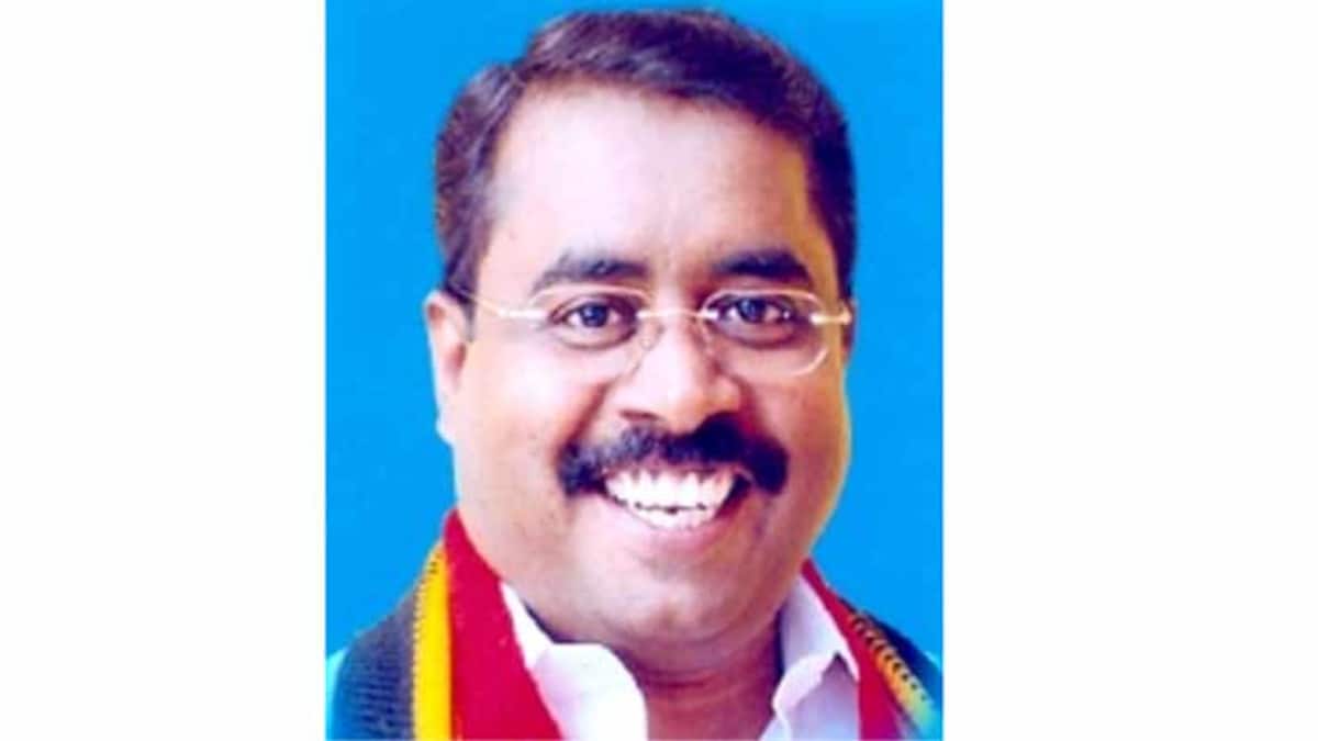 Tamil Nadu: DMDK members evicted from Assembly - News18