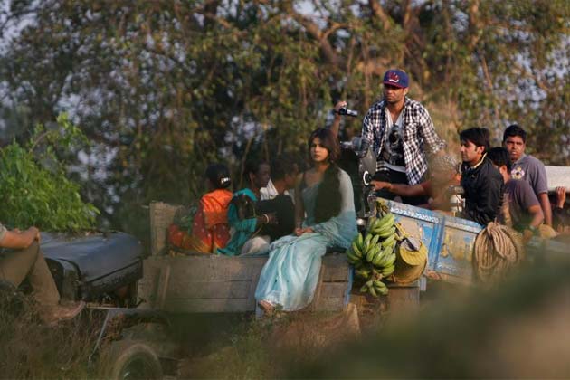 'Gunday' new photos from the set: Is Priyanka Chopra kissing a...fish?