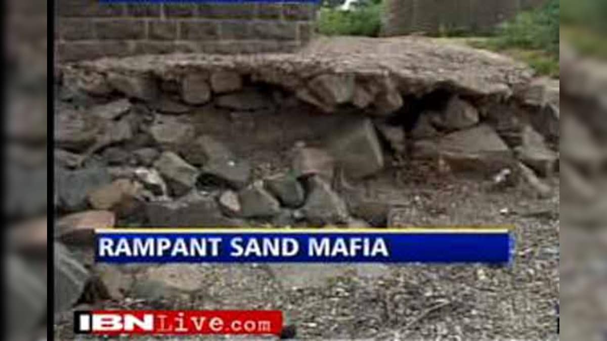 Uttar Pradesh: Sand mafia brutally assaults officials - News18