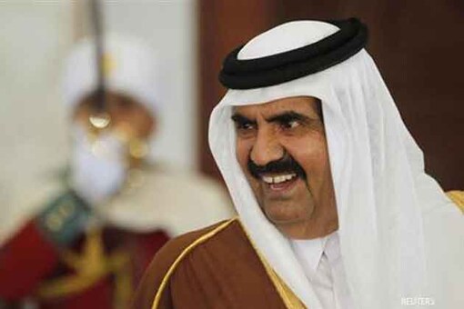 Qatar's ruler Sheikh Hamad transfers power to his son