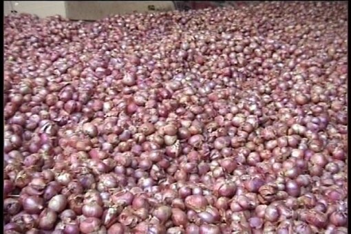 Delhi: Onion price soars to Rs 80 per kg despite normal supply - News18