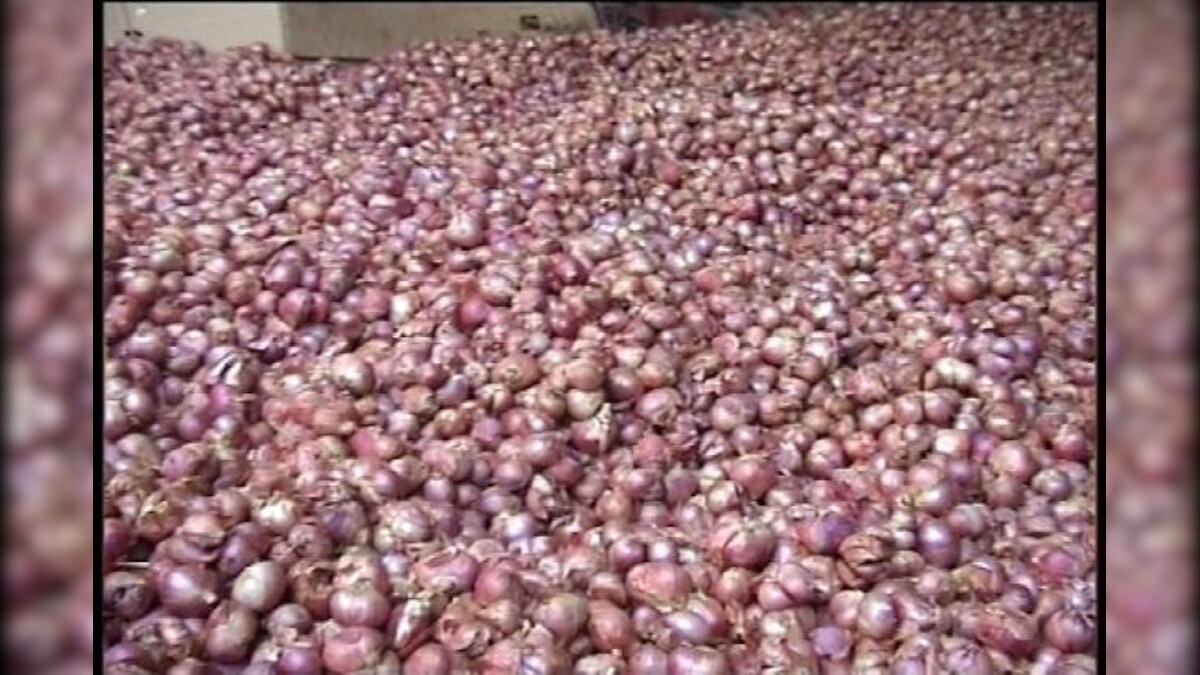Delhi: Onion price soars to Rs 80 per kg despite normal supply - News18