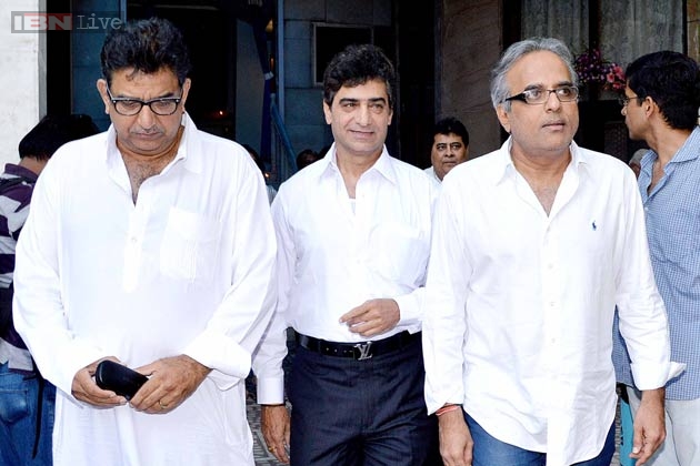 Bollywood actresses at Madhuri Dixit's father's prayer meet - News18