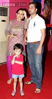 Photos: Bappi Lahiri, Kajol, Imtiaz Ali celebrate Durga Puja - News18