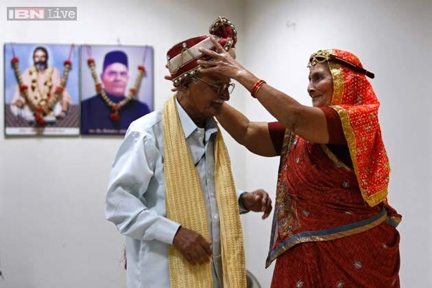 Snapshot: Awww! Gujarat's remarriage ceremony for couples married for ...