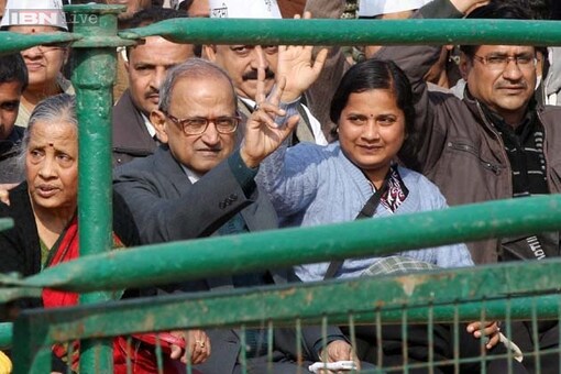 Meet Delhi Chief Minister Arvind Kejriwal’s family - News18