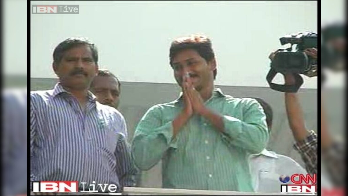 Jagan Reddy campaigns aggressively for united Andhra, meets CPM's Karat ...