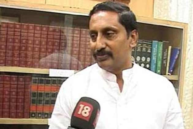 Kiran Reddy hits out at TRS, Congress during road show
