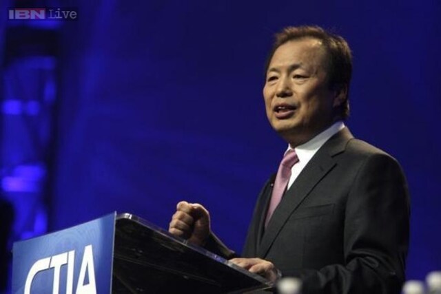 Samsung mobile head JK Shin earns more than Apple's Tim Cook - News18