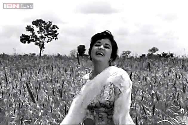 Remembering Nanda (1939-2014): The actress' most memorable films - News18