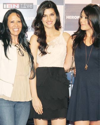 Jackie Shroff's family comes together for the trailer launch of son ...