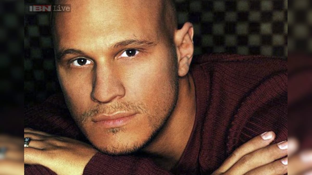 Country singer and cancer survivor Kevin Sharp dies at 43 - News18