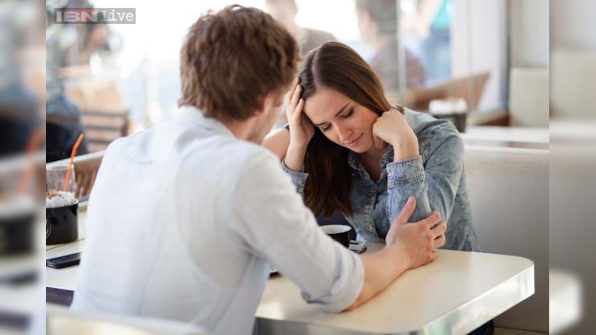 'Awful break-up happening beside me in cafe': Author live tweets ...