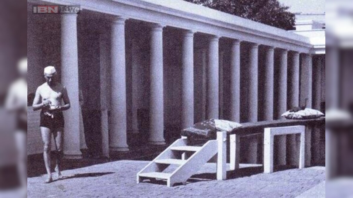 Snapshot: A bare-chested Pandit Jawaharlal Nehru goes for a swim ...