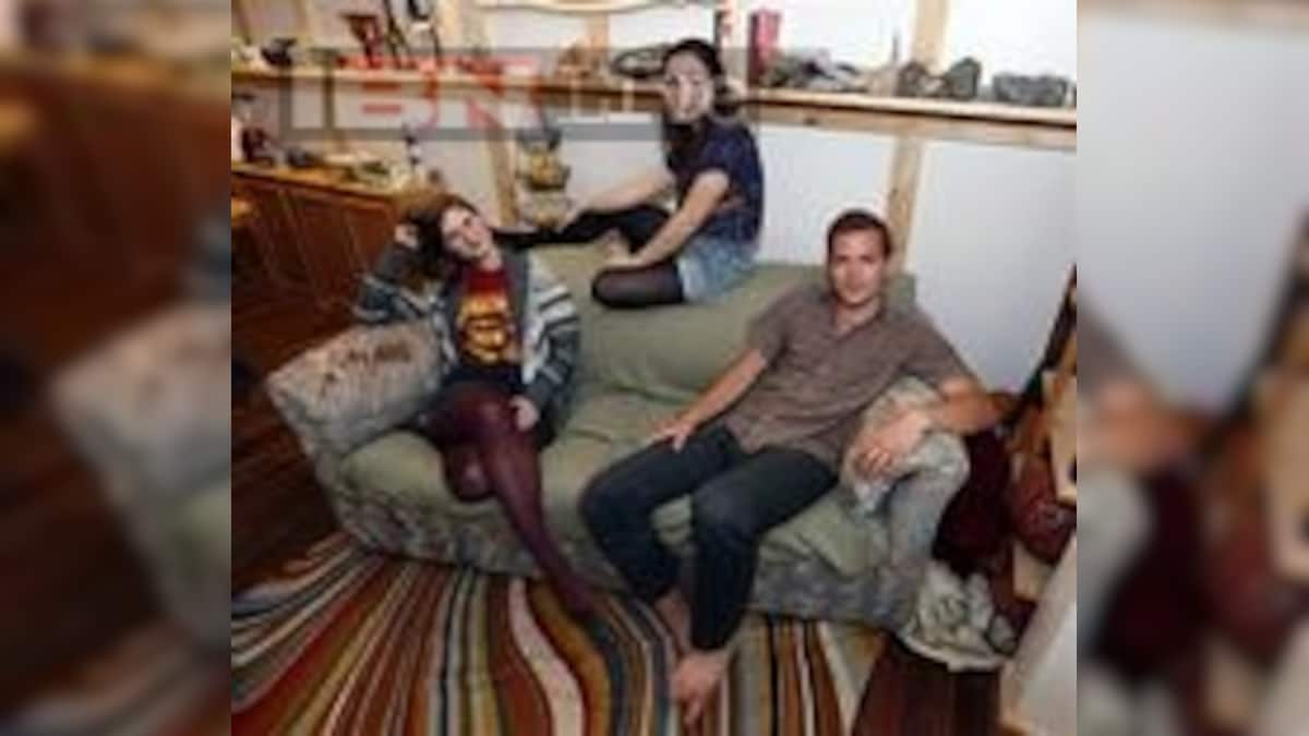 Lucky roommates by a lumpy sofa and find $40,000 cash! - News18