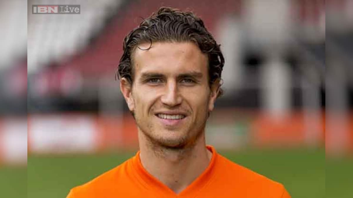 Dutch World Cup defender Janmaat joins Newcastle
