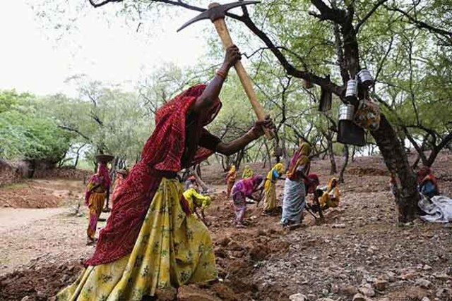 Government to continue with MNREGA scheme - News18