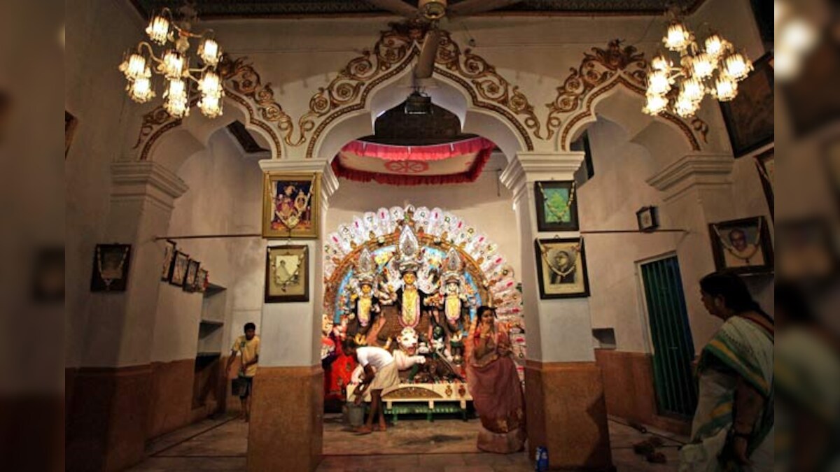 Kolkata slum children to get 'Santa' gifts this Durga Puja