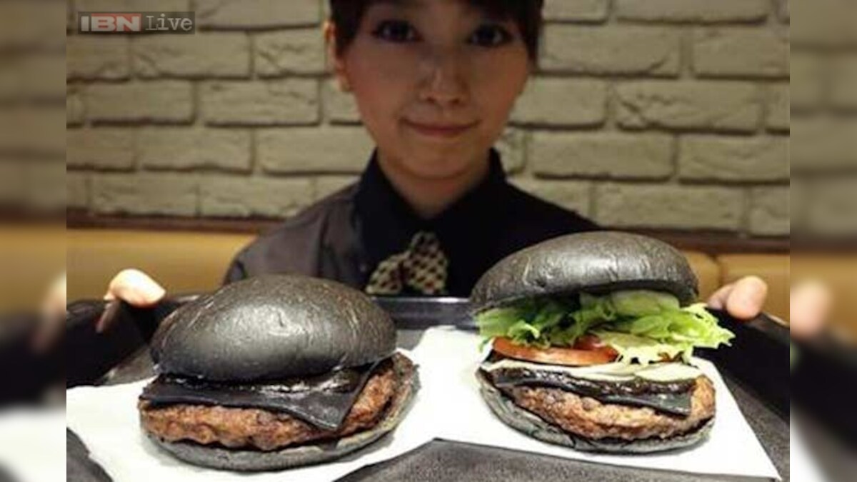 Please welcome 'Kuro', the first burger with completely black buns ...