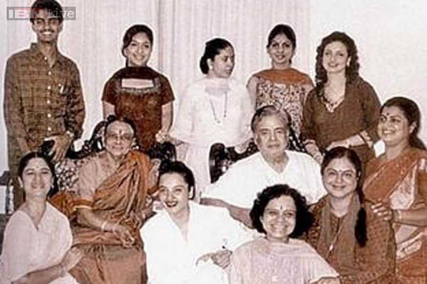 Rekha Turns 65: A Look at Things That Changed Her Life Forever - News18