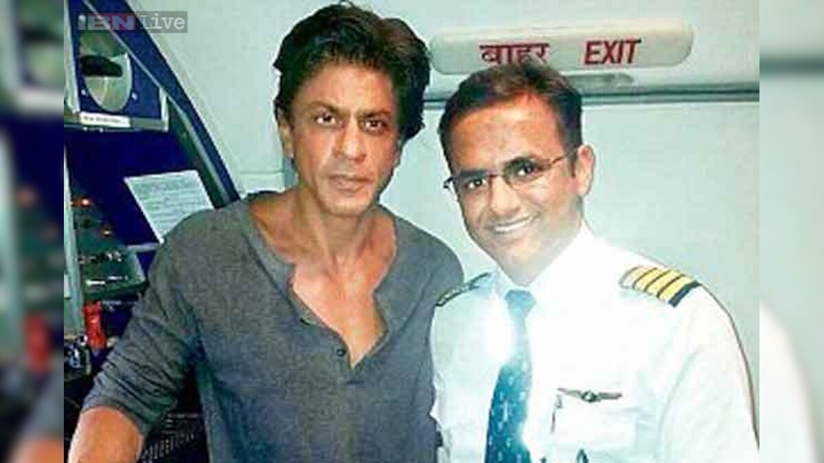 Love for selfies in the air, Jet Airways pilot poses with friends in ...