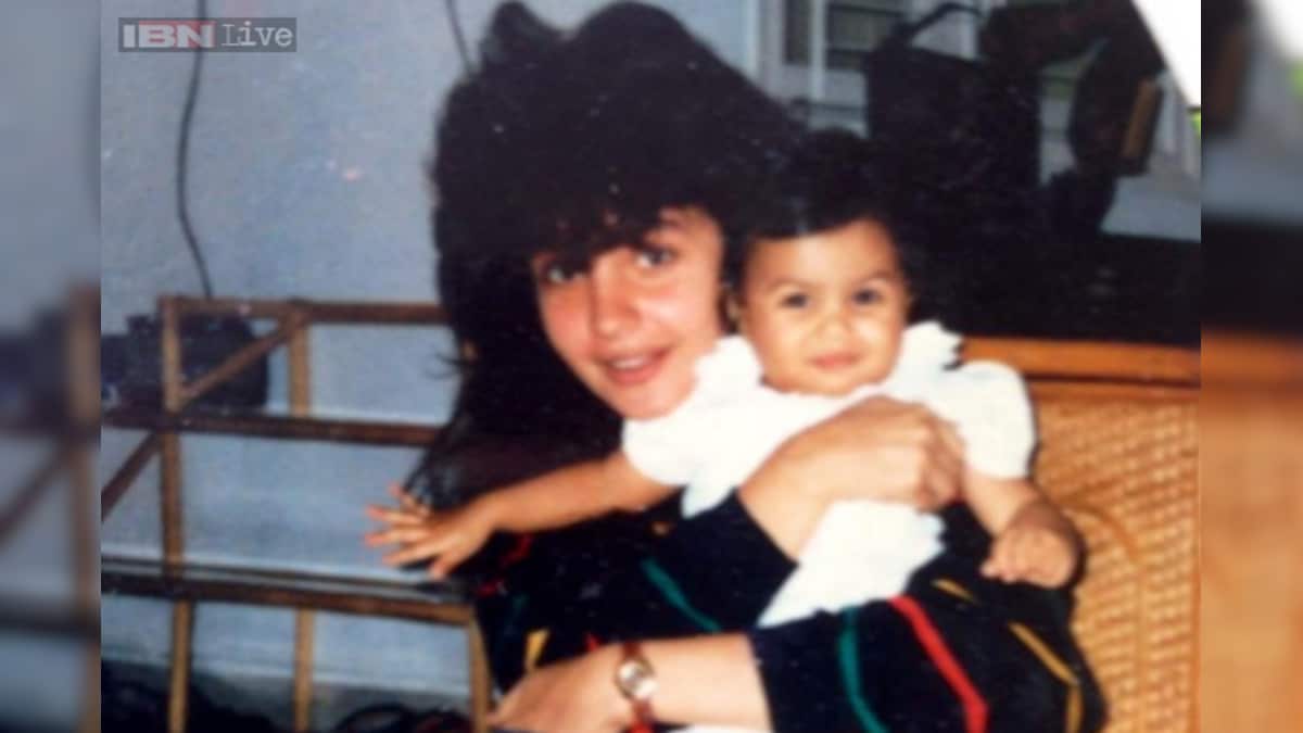 Snapshot: Pooja Bhatt cuddles up to 'gorgeous sister' Shaheen in this ...