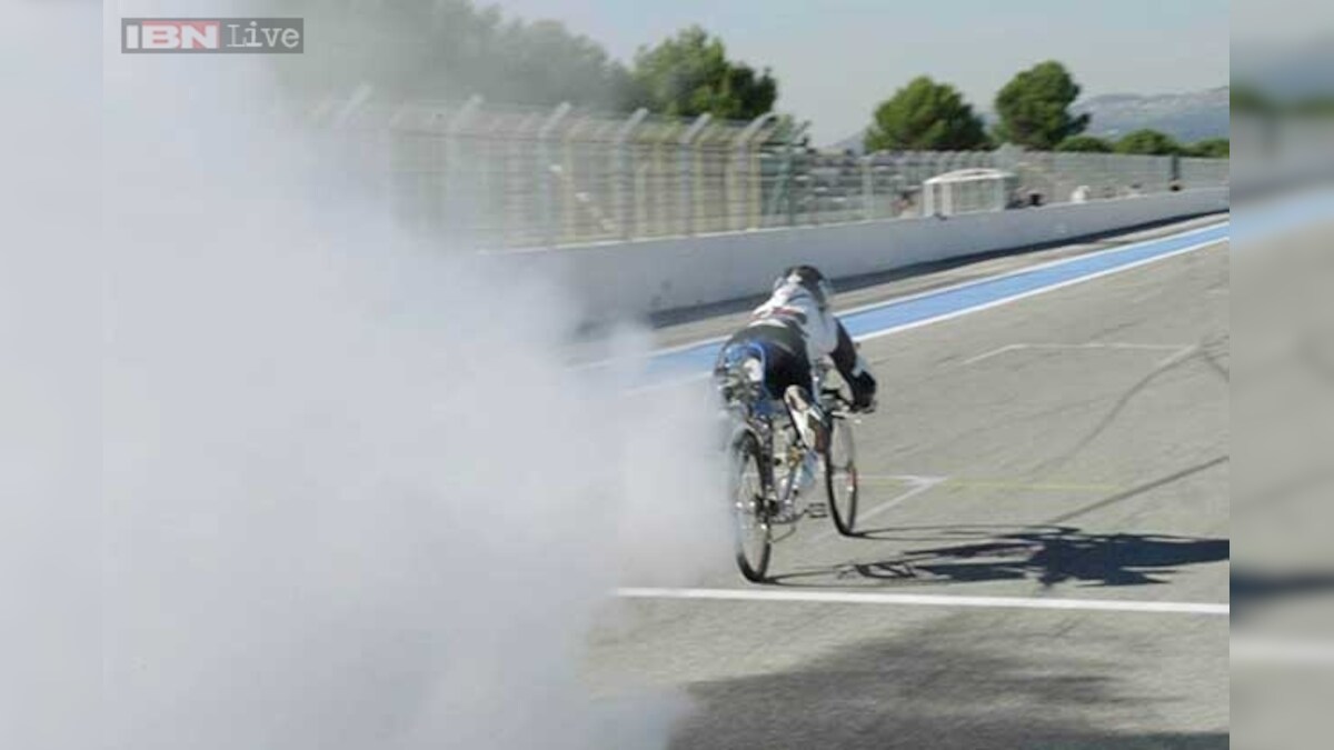 Watch: 'Rocket man' Francois Gissy hits 207 mph on a rocket-powered ...