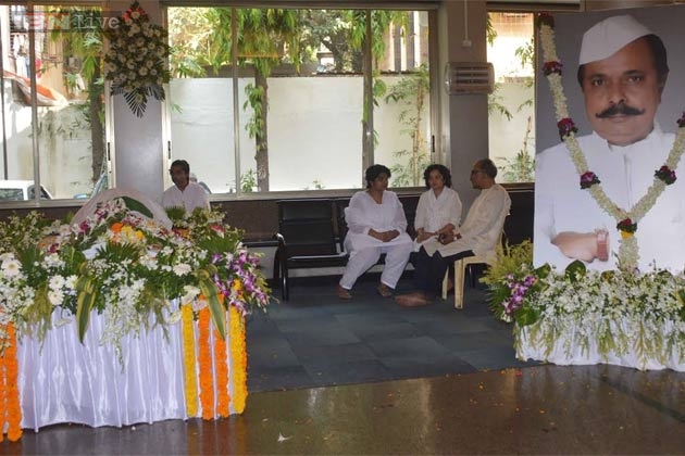 Celebrities pay their last respect to actor Sadashiv Amrapurkar - News18