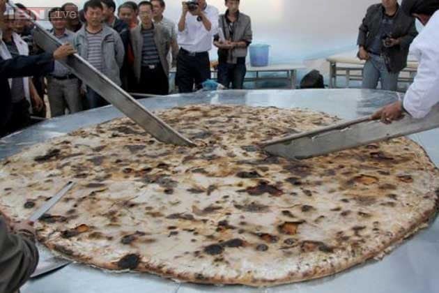 The largest 'roti' in the world weighs 64 kg! 20 unusual food related ...