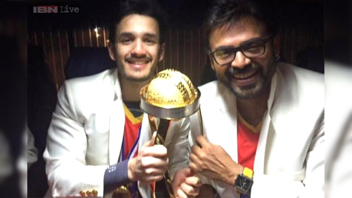 Snapshot: Young Akhil Akkineni poses with Venkatesh and Telugu Warriors ...