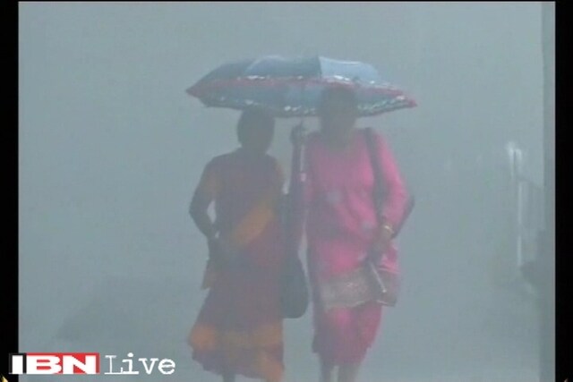 Flood Alert In Kashmir As Jhelum Crosses Danger Mark Monsoon To Cover