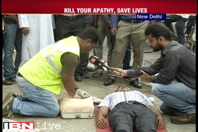 Save Life trainers show how to help a road accident victim - News18