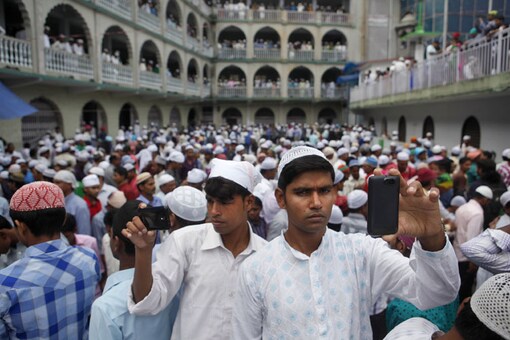 Muslims in Nepal demand a Hindu state - News18