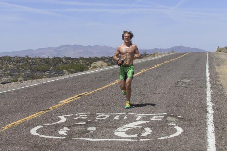 'Forrest Gump' inspired runner trying to cross US in 100 days | Buzz ...