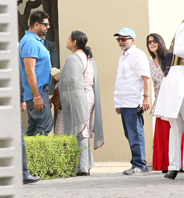 Snapshot: Shahid Kapoor's parents Pankaj and Supriya arrive at Trident ...