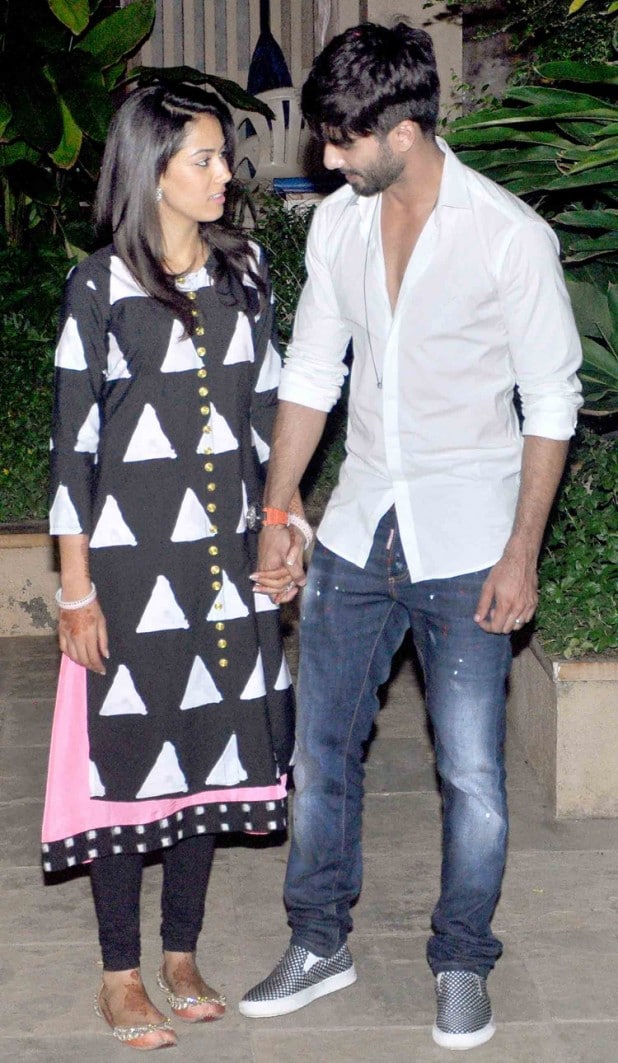 Snapshot: Shahid Kapoor and Mira Rajput pose hand-in-hand outside their ...