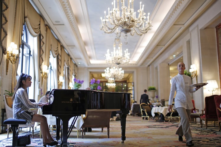 10 Photos That Explain How Paris' Super-Deluxe Hotels Offer A Perfect ...