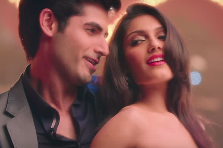 Meet the girls of 'Pyaar Ka Panchnama 2' in the new song 'Paro' - News18