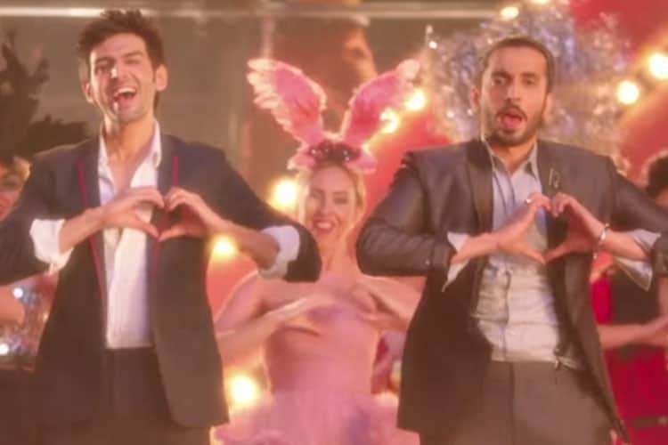 Meet the girls of 'Pyaar Ka Panchnama 2' in the new song 'Paro' - News18