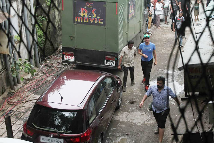 Coldplay celebrates Holi in Mumbai while filming their new music video ...