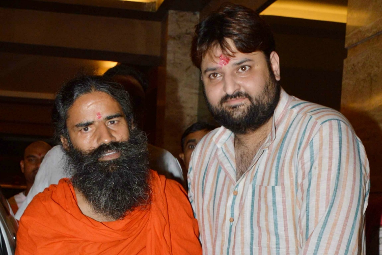 Snapshot: Sanjay Dutt and wife Manyata visit Mohit Kamboj's residence ...