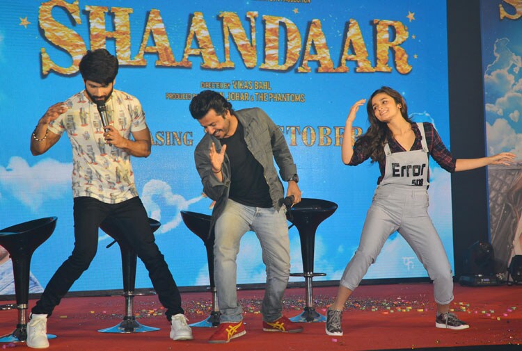 Photo of the day: Shahid Kapoor, Alia Bhatt match steps with director ...