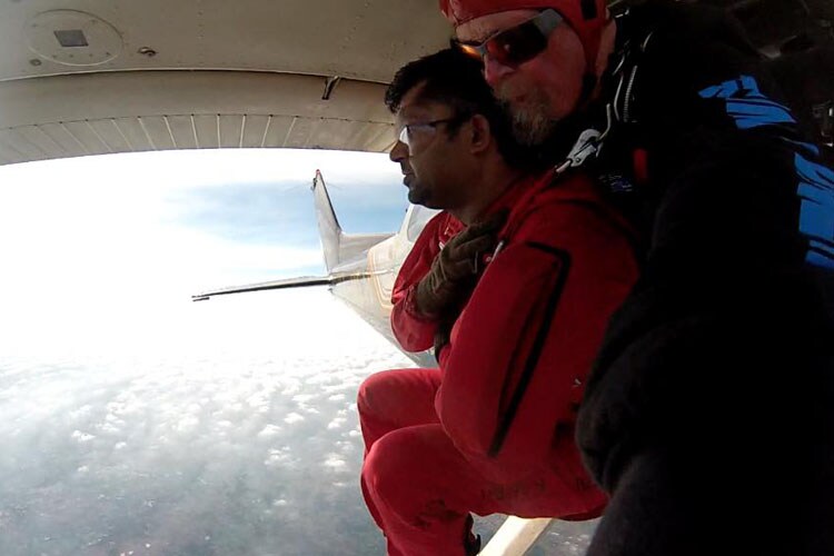Mysore MP Pratap Simha does sky diving to promote tourism, jumps from ...