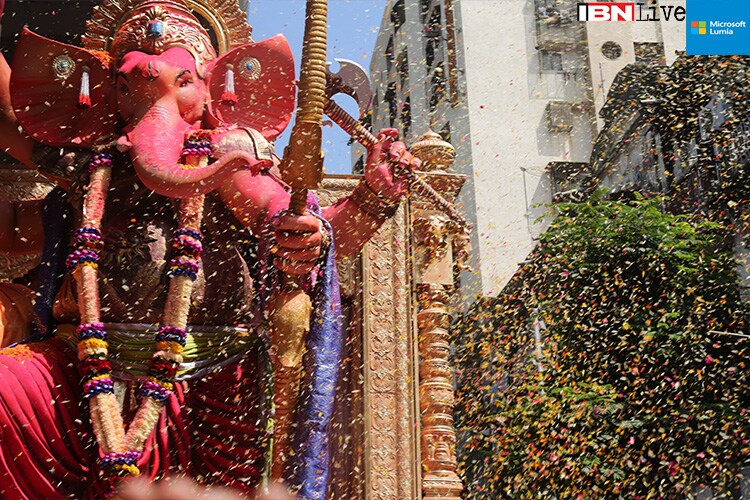 Photos: Ganpati darshan at Ganesh Galli - News18